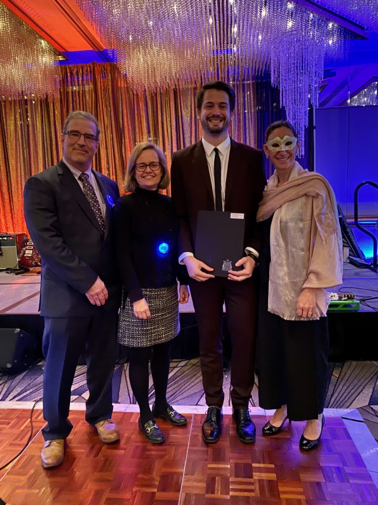 Félicitations à Dr Mathieu Lefrançois qui a reçu le prix du leadership ...